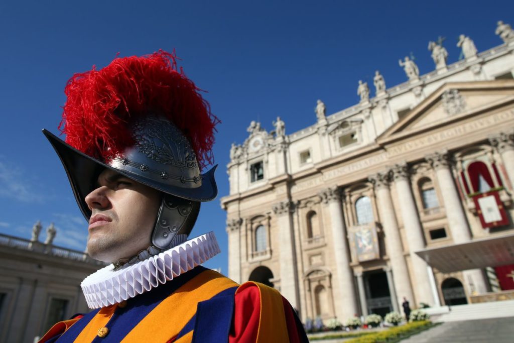 Vatican Guards - History and Facts About One of The Most Famous ...