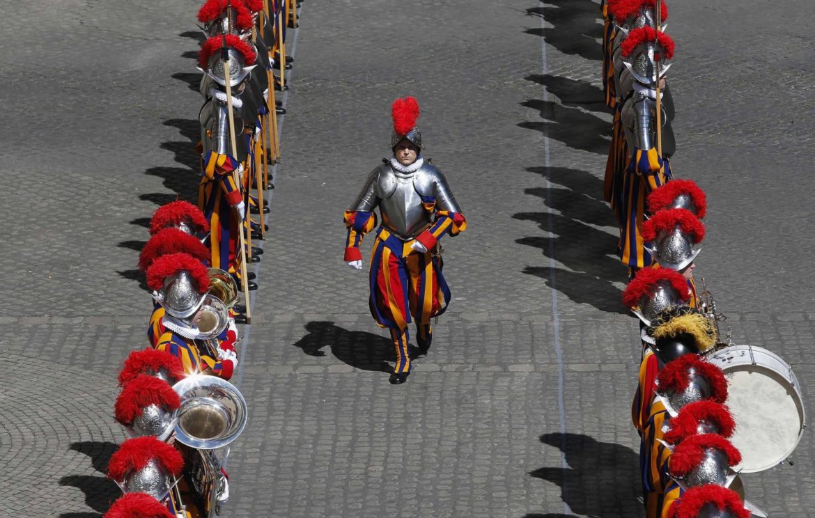 Vatican Guards - History and Facts About One of The Most Famous ...