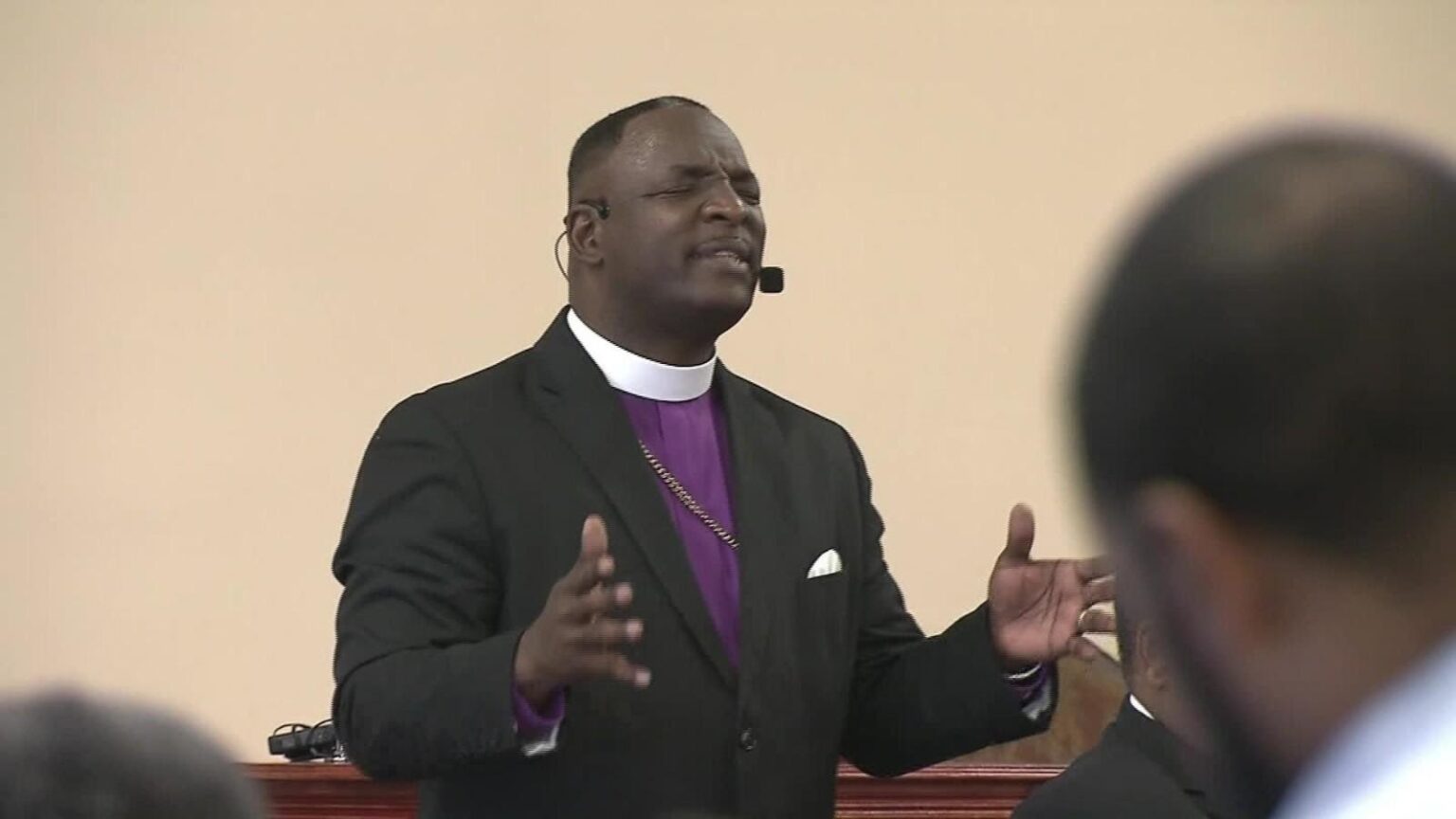Do you Know the Difference Between a Pastor and a Reverend? - Pope Web ...
